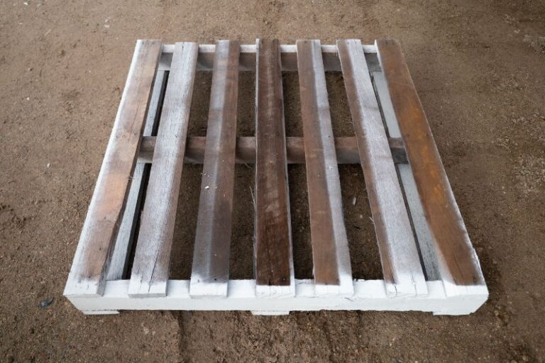 2-Tonne Capacity 1165mm x 1165mm x 160mm Standard Hardwood Pallet ...