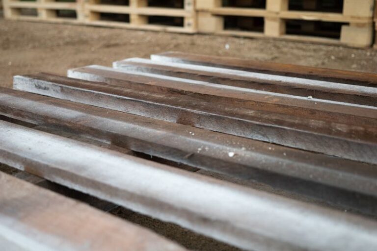 2-Tonne Capacity 1165mm x 1165mm x 160mm Standard Hardwood Pallet ...